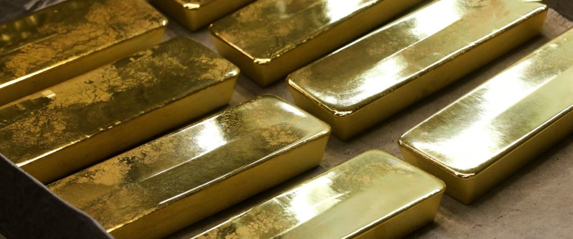 Who are the biggest private owners of gold?